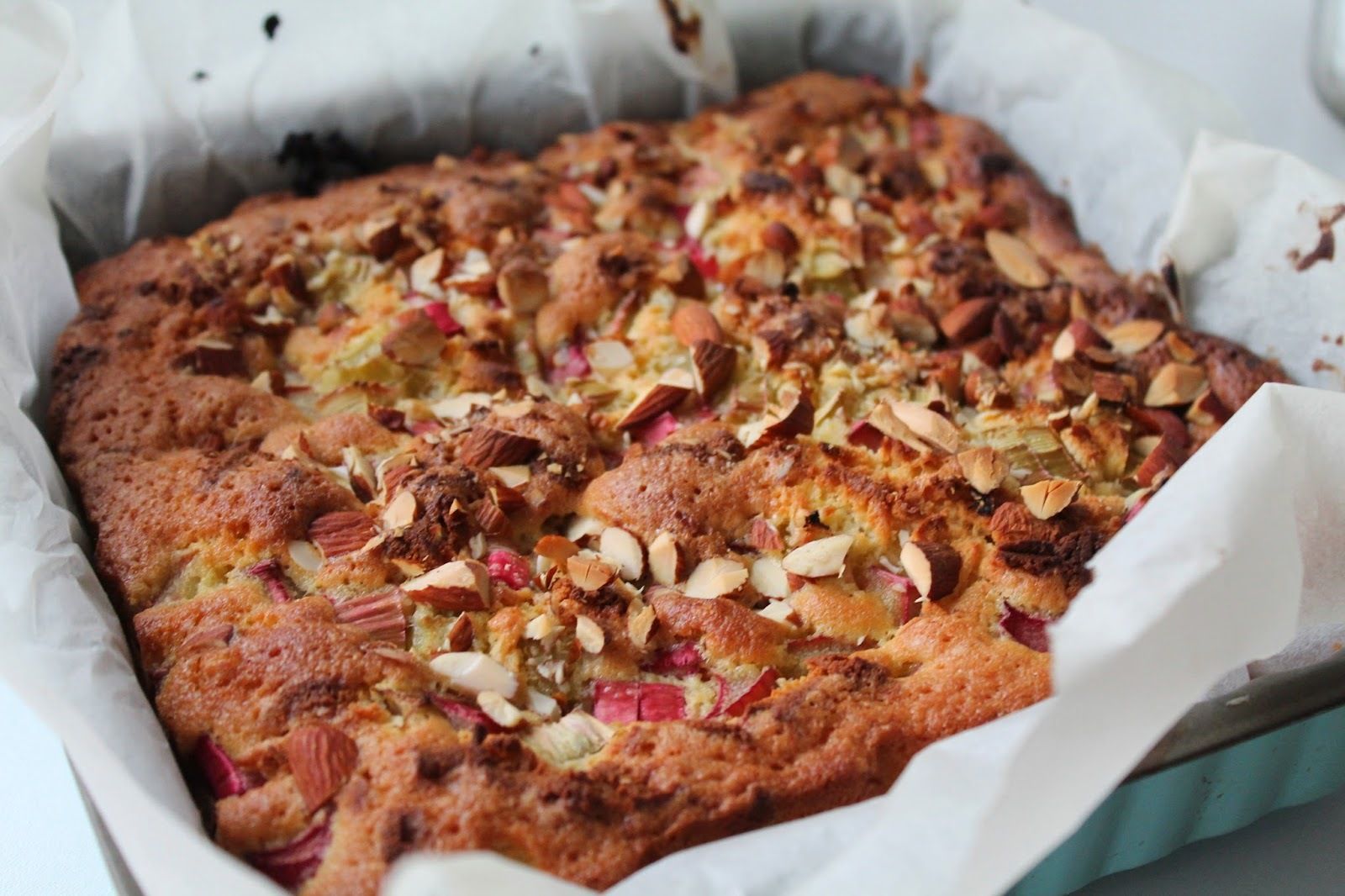 Rabarberkage med marcipan og mandler - Anna-mad.dk