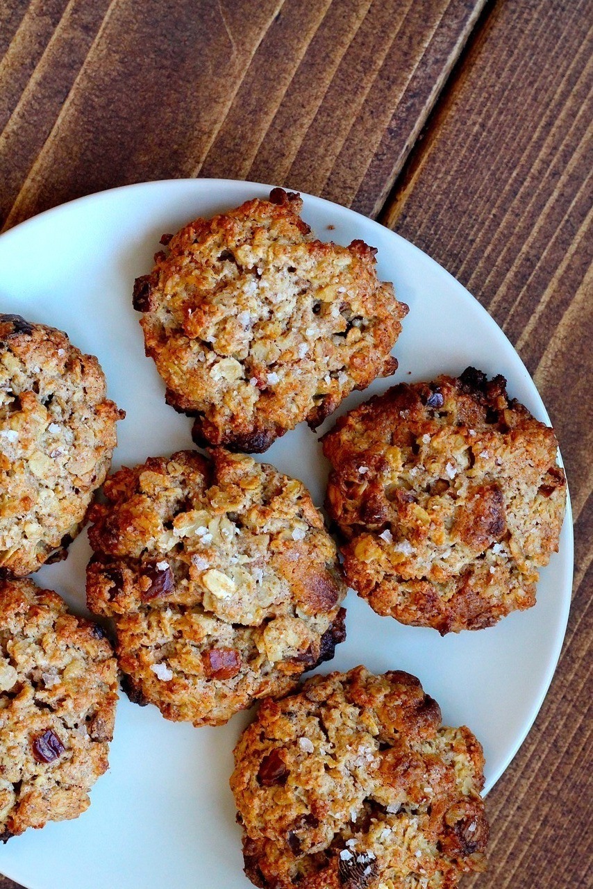 Sund snack med dadler, peanutbutter og chokolade - opskrift