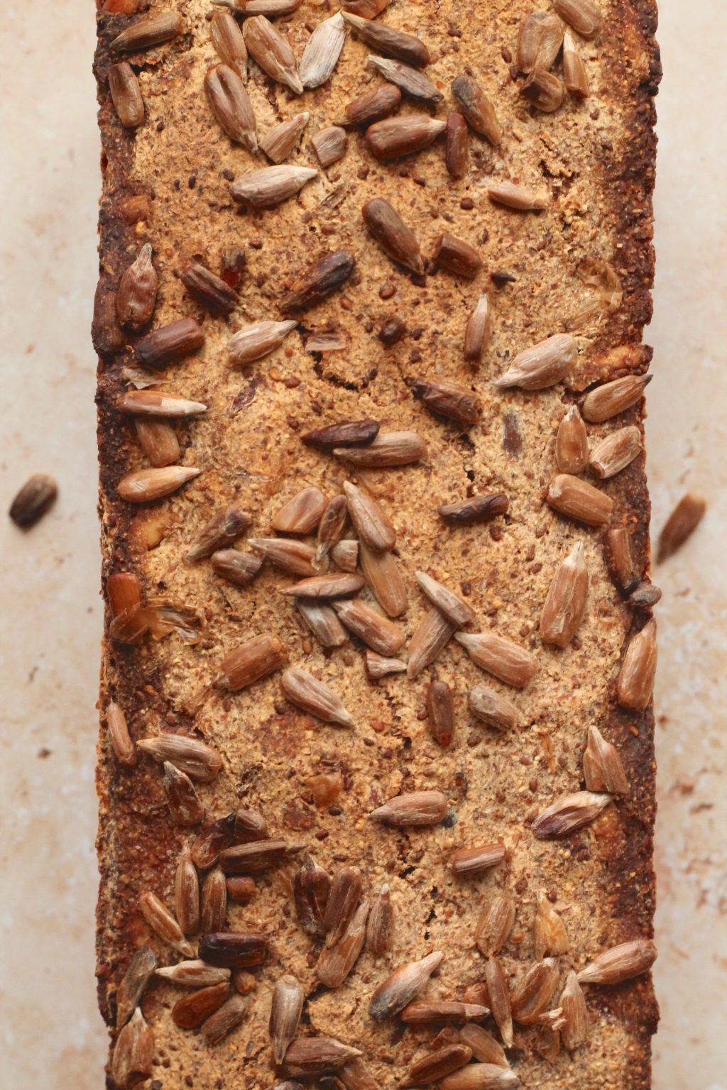 Rugbrød med surdej - nem opskrift med masser af kerner