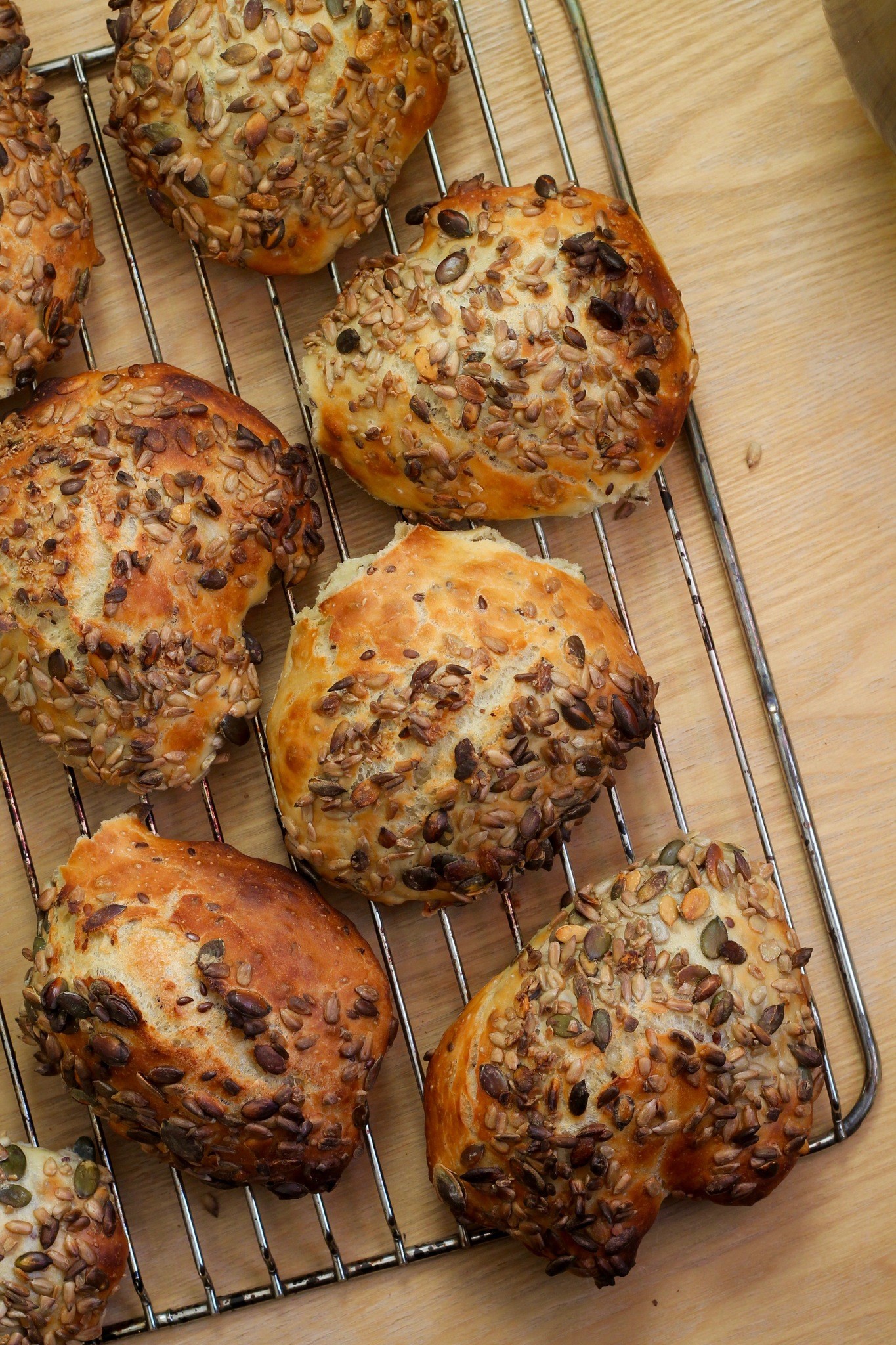 Koldhævede boller med kerner - en nem og lækker opskrift
