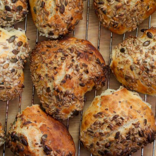 Koldhævede boller med kerner - en nem og lækker opskrift