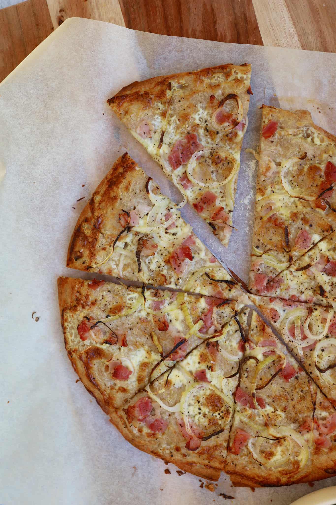 Flammkuchen aka. tarte flambee - nem og lækker opskrift