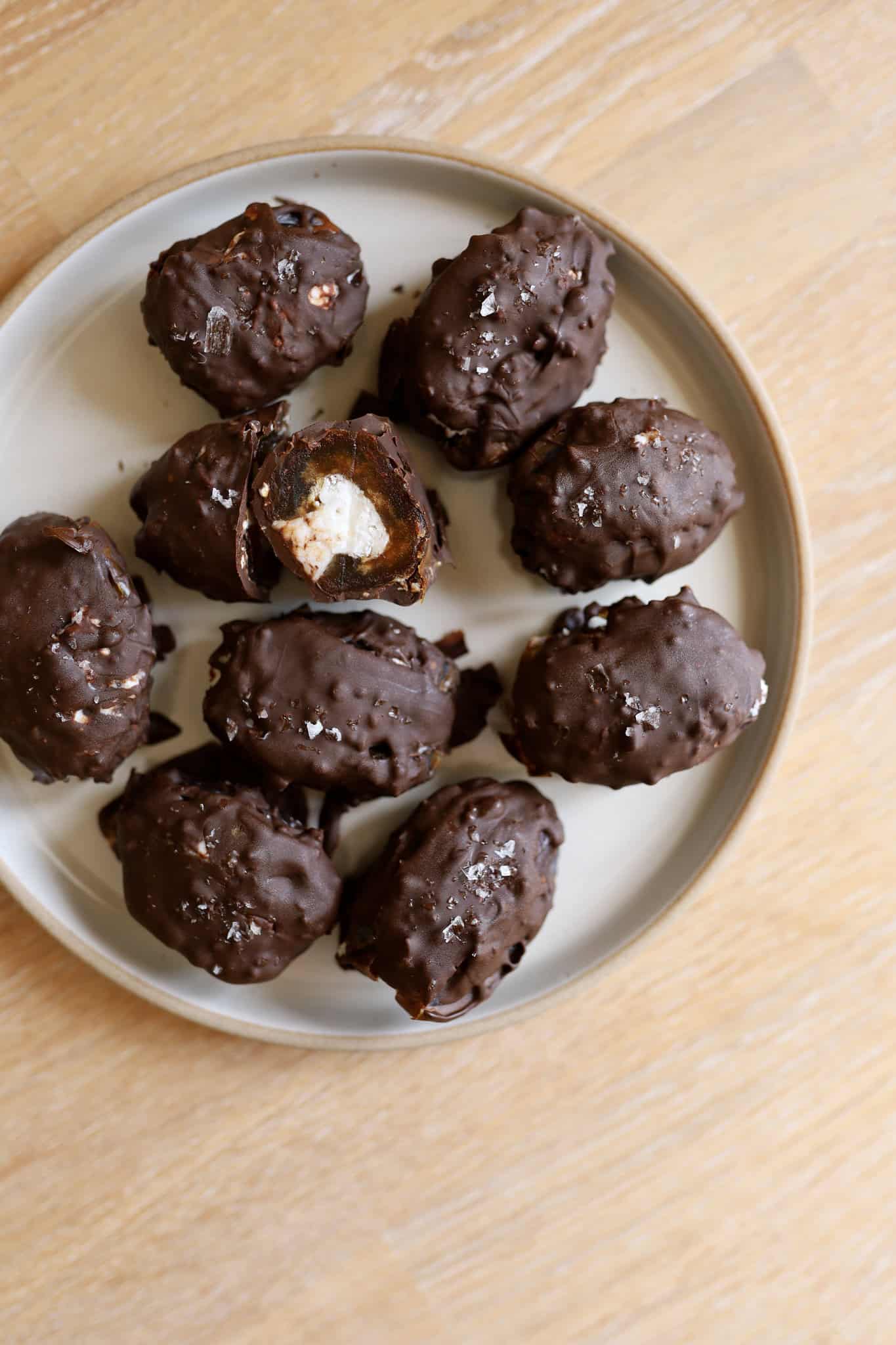 Bounty fyldte dadler - sund snack med kokos og chokolade