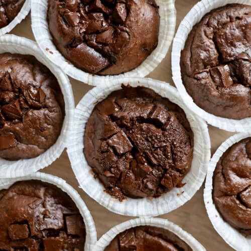 Sunde chokolademuffins - proteinrige og sødet med dadler