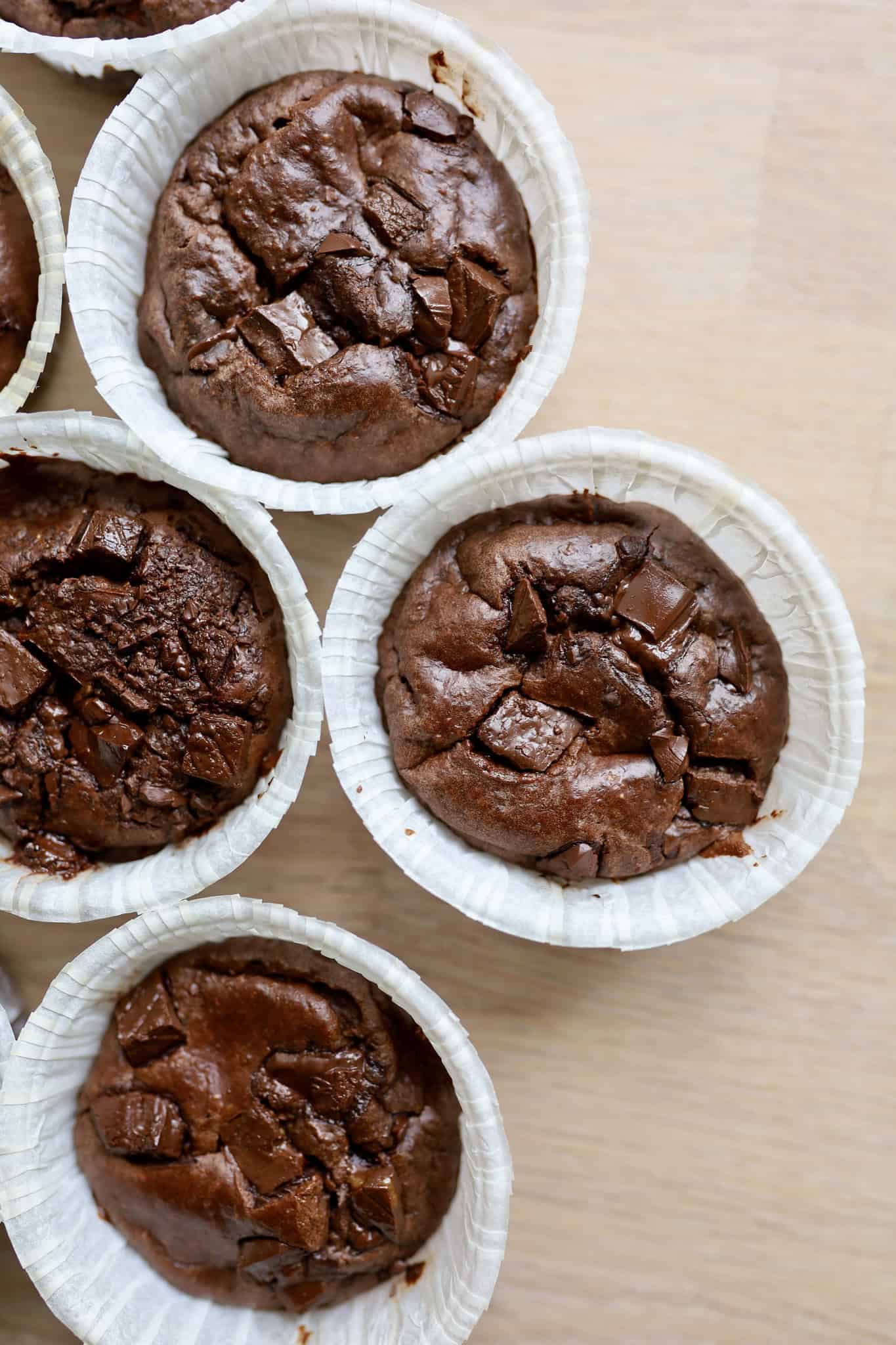 Sunde chokolademuffins - proteinrige og sødet med dadler