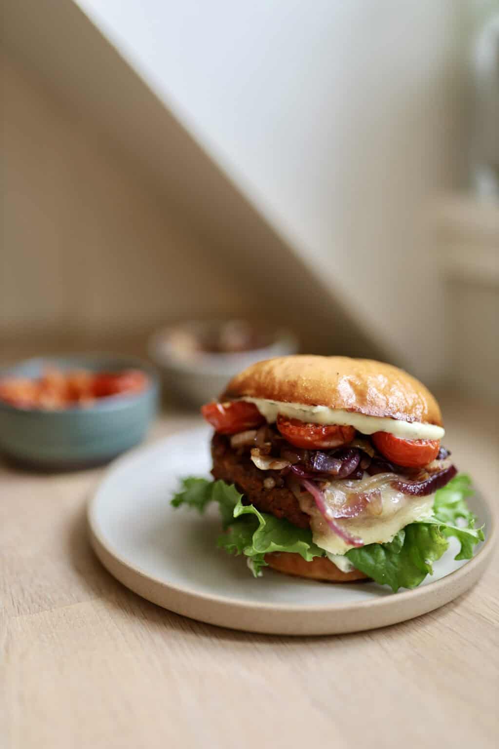 Vegetarburger med estragonmayo - snasket og lækker opskrift